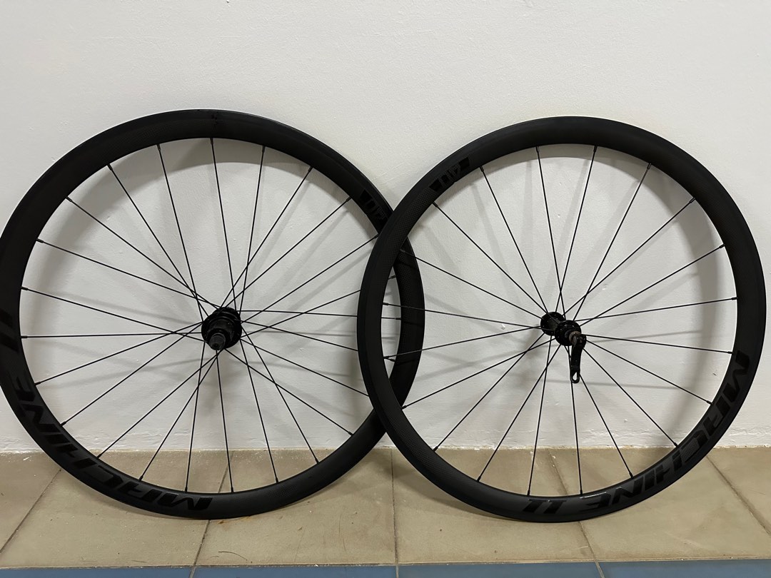 Machine 11 - carbon wheelset - Rim brake - Road bike, Sports Equipment ...