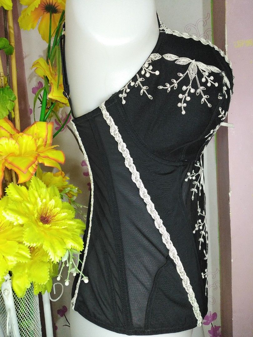 Masquerade Black and White Corset 36F, Women's Fashion, Tops, Others ...