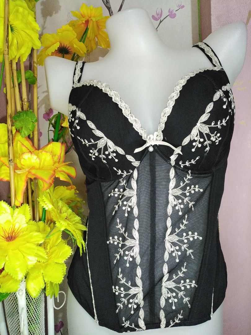 Masquerade Black and White Corset 36F, Women's Fashion, Tops, Others ...