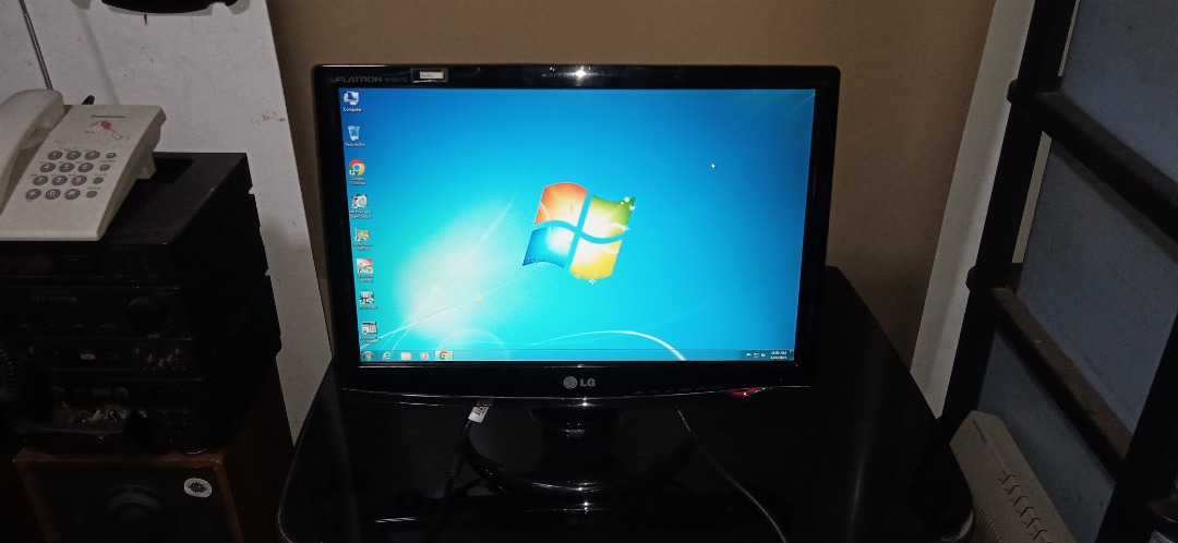 Monitor Komputer LG 19 Inch, Elektronik, Bagian Komputer & Aksesoris di ...