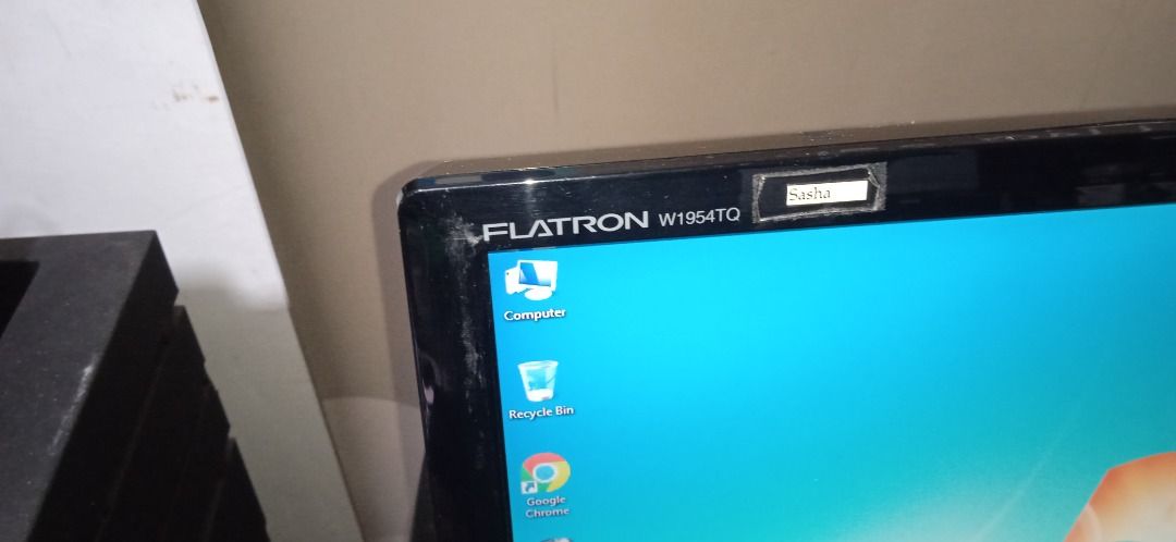 Monitor Komputer LG 19 Inch, Elektronik, Bagian Komputer & Aksesoris di ...