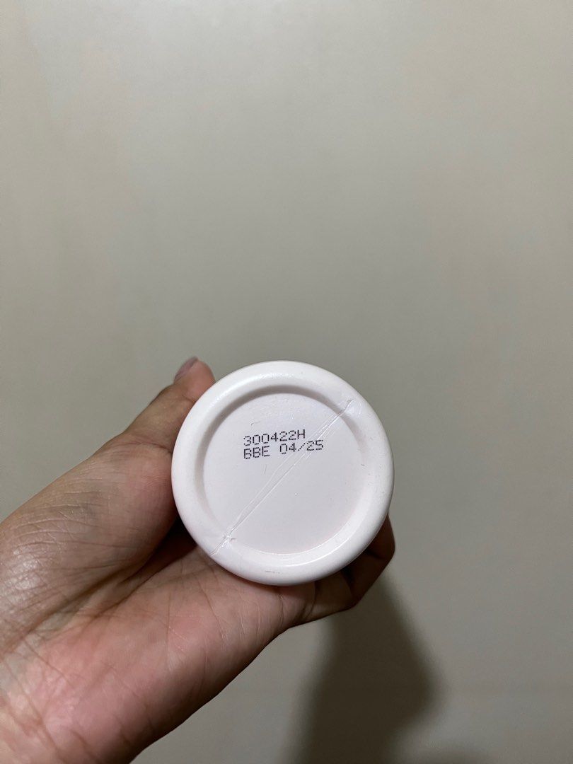 M&S Rose Silky Talcum Powder 200g on Carousell