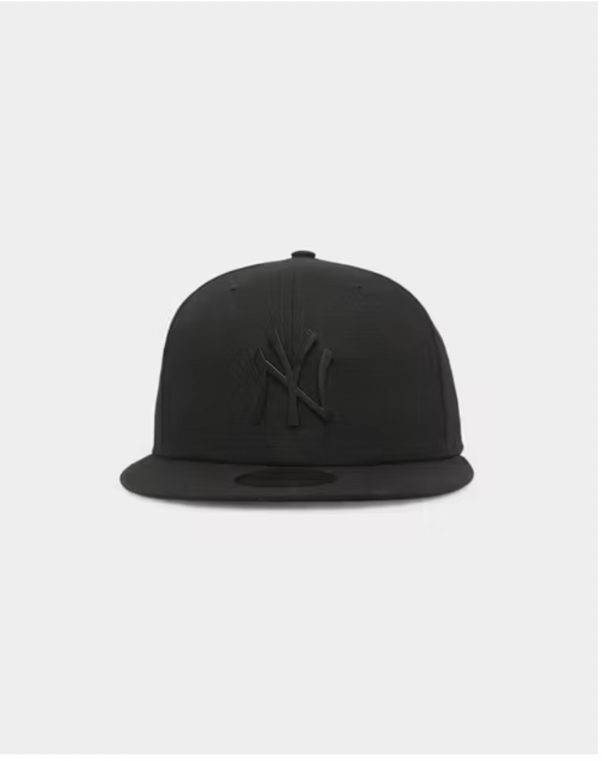 New Era New York Yankees 'Metal Badge' 59FIFTY Fitted Black/Black, Men's Fashion, Watches ...