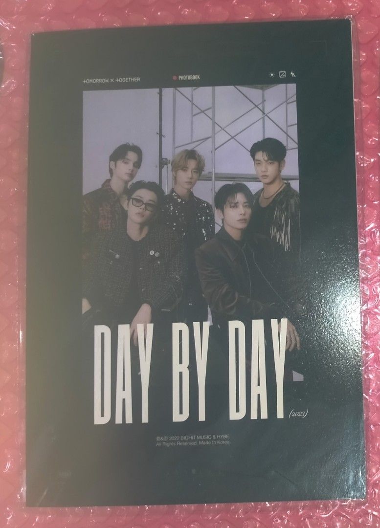 PHOTOBOOK - TXT TOMORROW X TOGETHER: SEASON'S GREETINGS 2023 TINGI ...