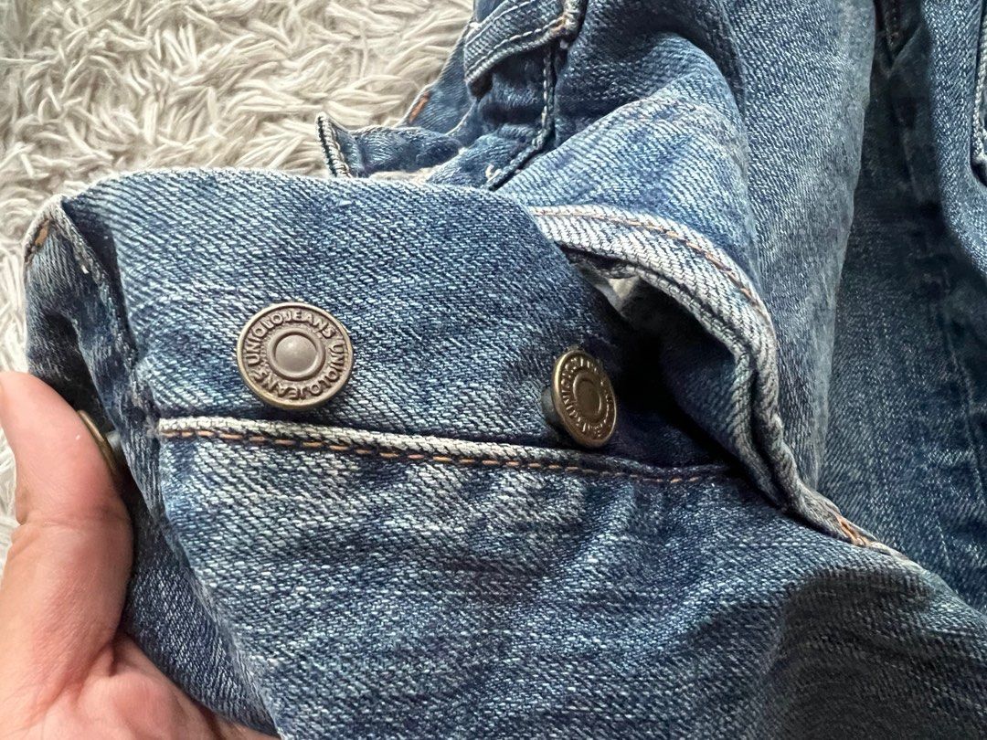 Rok Jeans UNIQLO, Fesyen Wanita, Pakaian Wanita, Bawahan di Carousell