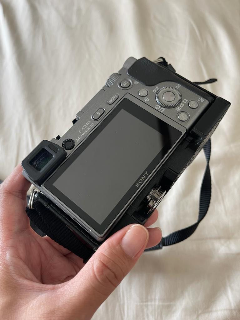 Sony A 6000, Photography, Cameras on Carousell