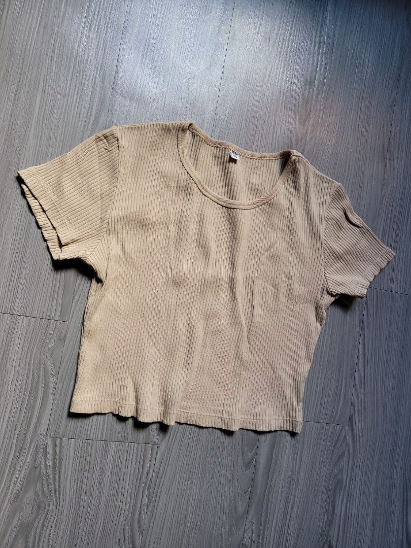Uniqlo Crop top on Carousell