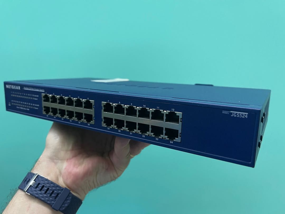 Unmanaged Netgear 24 Port Gigabit Switch JGS524, Computers & Tech ...