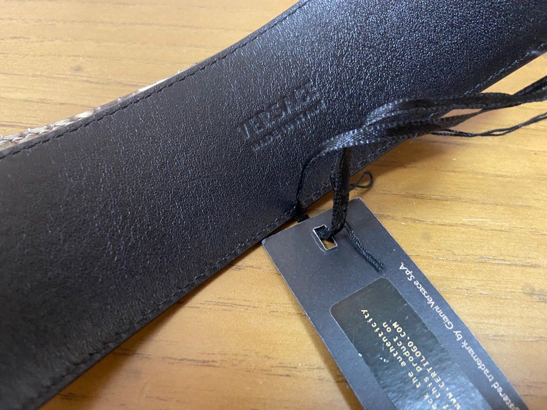 Versace snake skin belt, 女裝, 手錶及配件, 腰帶 - Carousell