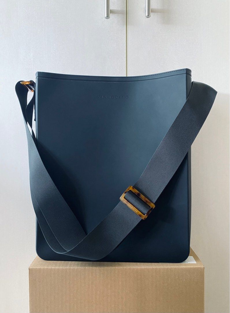 Viajecito MNL Tote Bag in Black with Brown Tortoise Adjuster, Women's ...