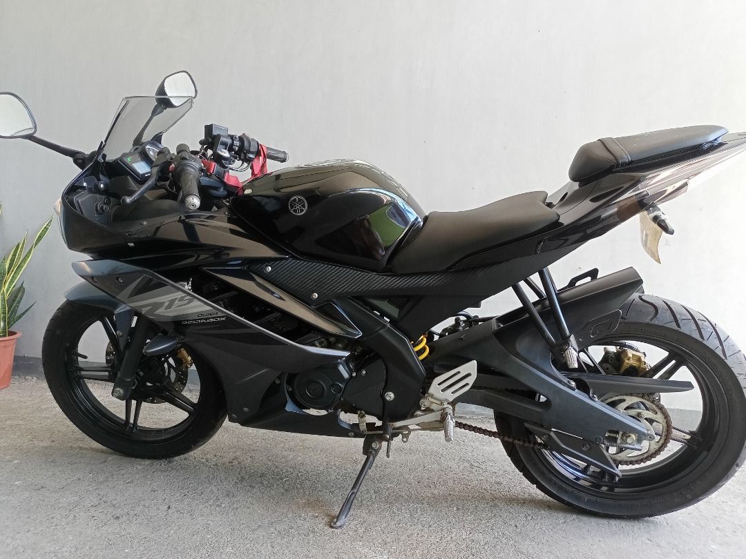 Yamaha r15 V2 on Carousell
