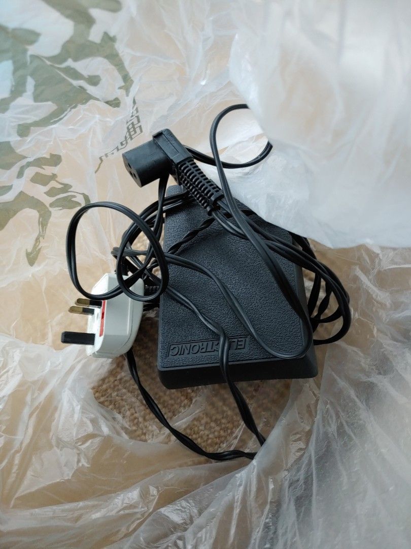 勝家衣車 Singer sewing machine 5805C Made in Brazil, 家庭電器, 其他家庭電器 - Carousell