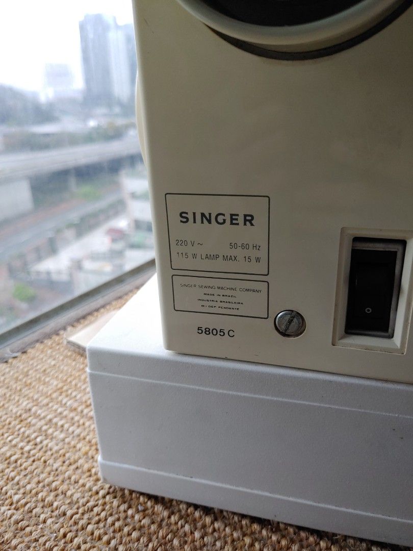 勝家衣車 Singer sewing machine 5805C Made in Brazil, 家庭電器, 其他家庭電器 - Carousell