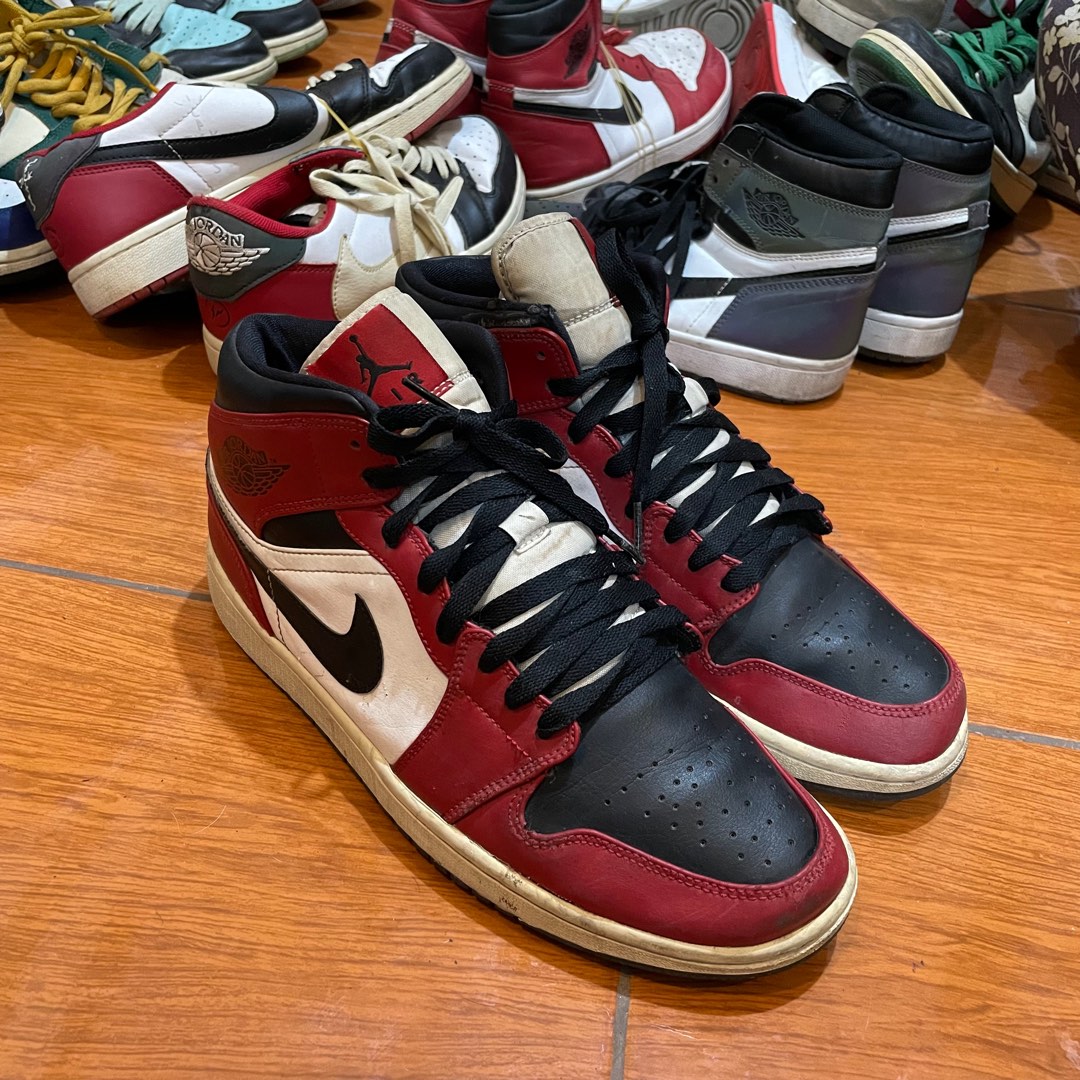Air Jordan 1 Mid Chicago Toe on Carousell
