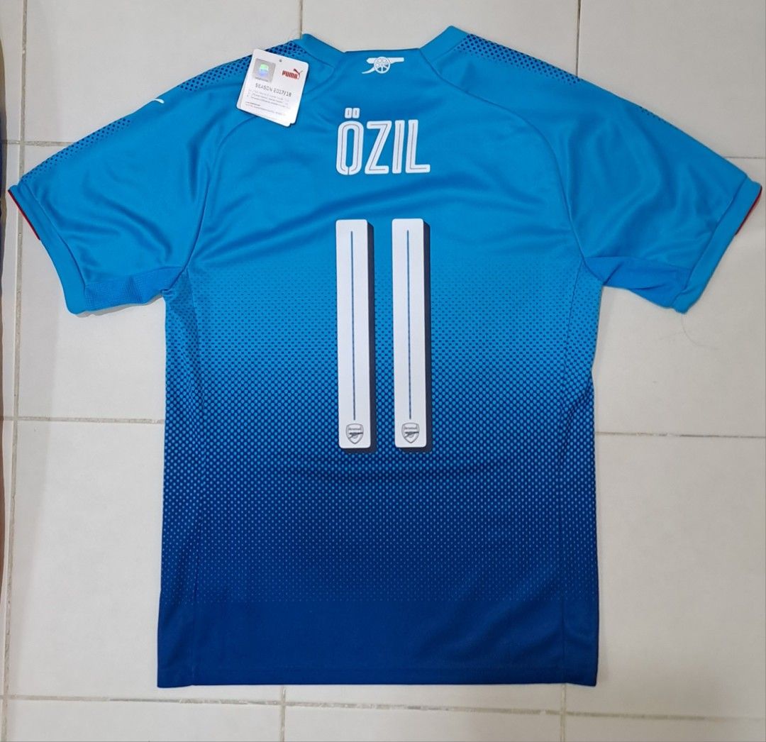 ARSENAL 2017/18 AWAY KIT WITH OZIL NAMESET, Sports Equipment, Other ...