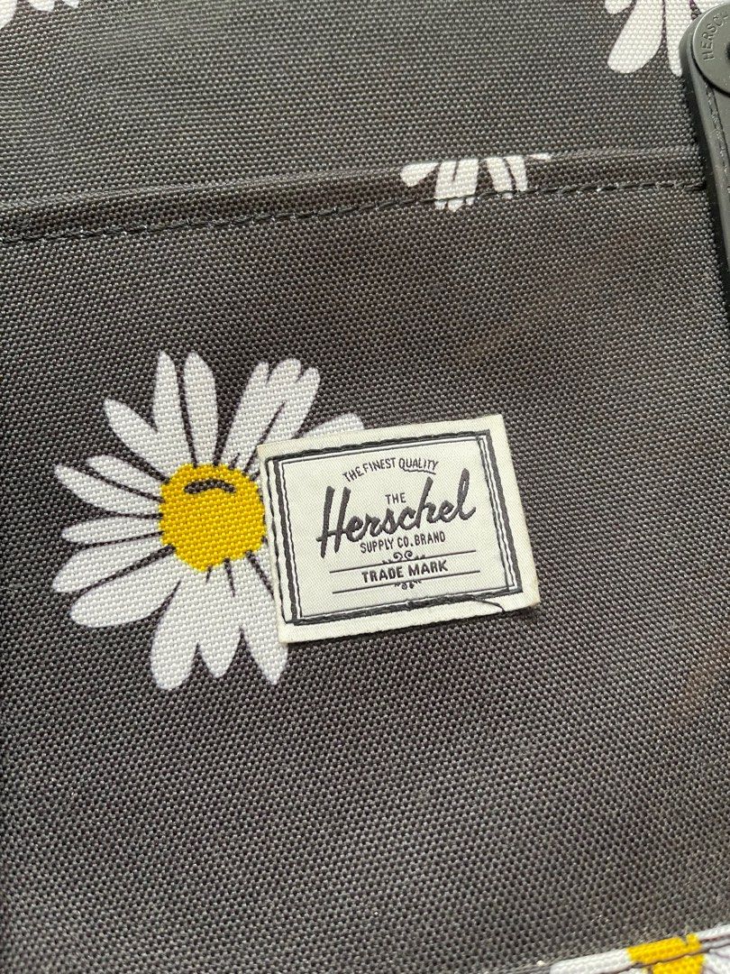 Authentic Herschel Daisy Retreat Backpack, Men's Fashion, Bags ...