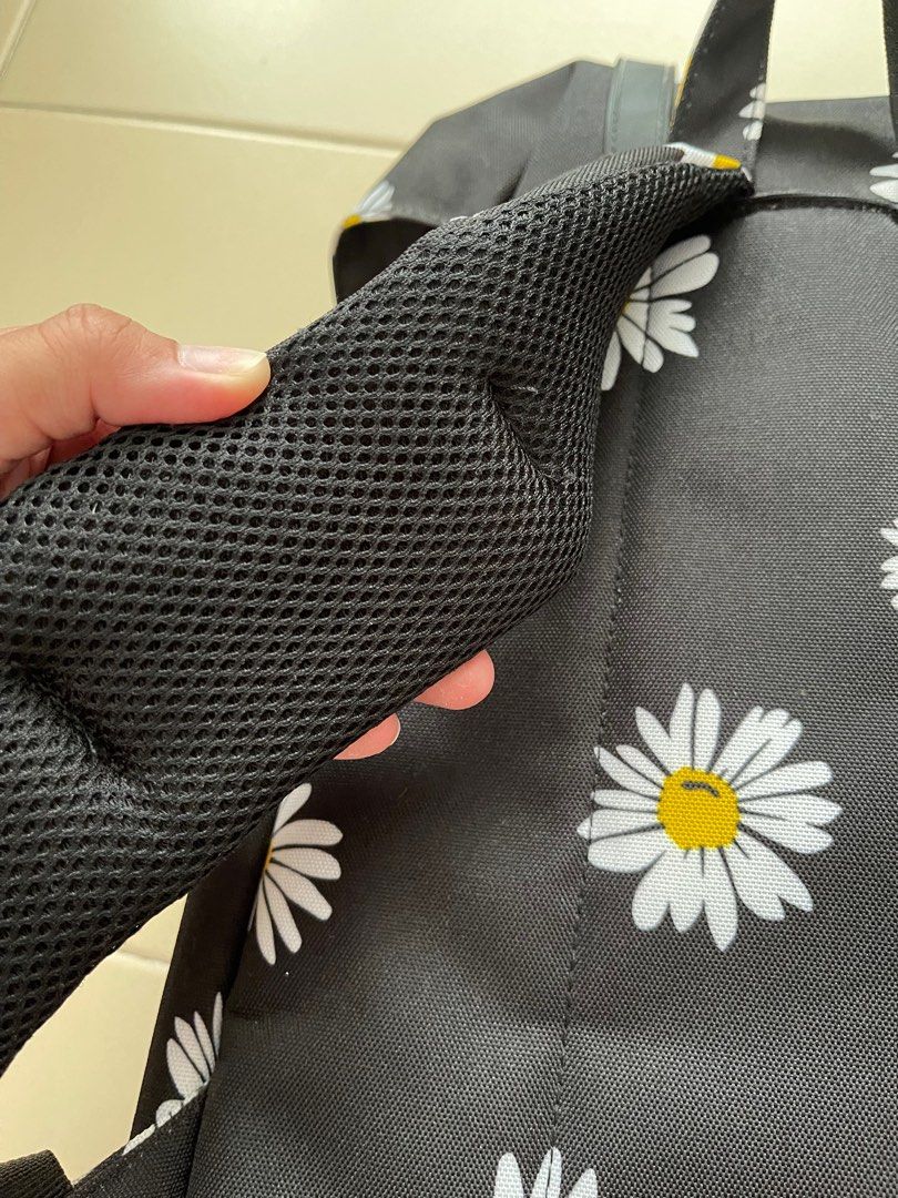 Authentic Herschel Daisy Retreat Backpack, Men's Fashion, Bags ...