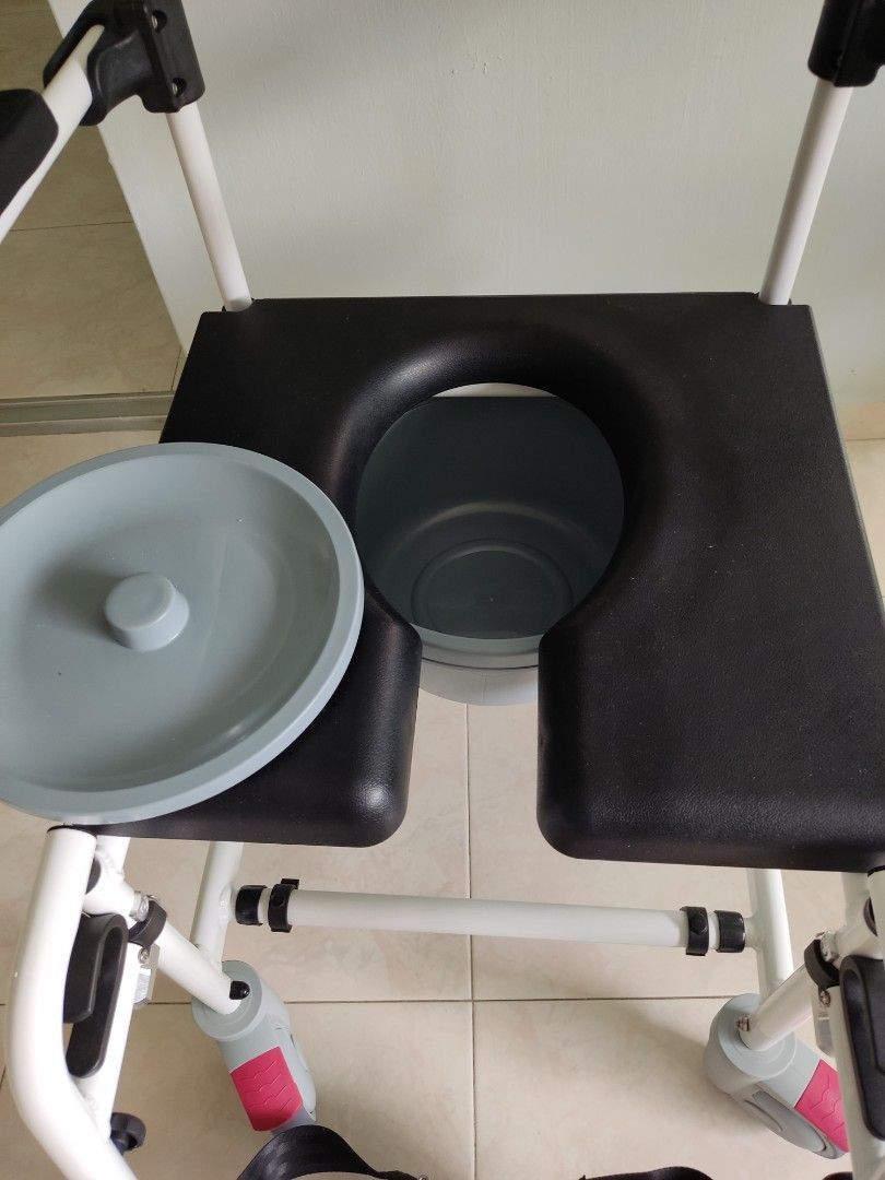 Commode Chair Aluminium Mobile, Health & Nutrition, Assistive ...