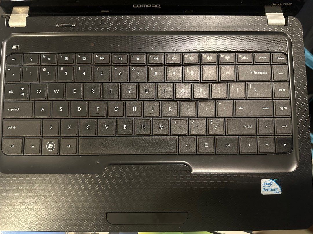 Compaq CQ42 Laptop, Computers & Tech, Laptops & Notebooks on Carousell