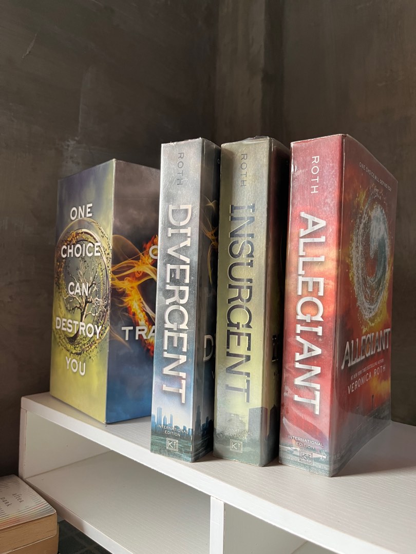 Divergent Trilogy by veronica roth, Hobbies & Toys, Books & Magazines ...