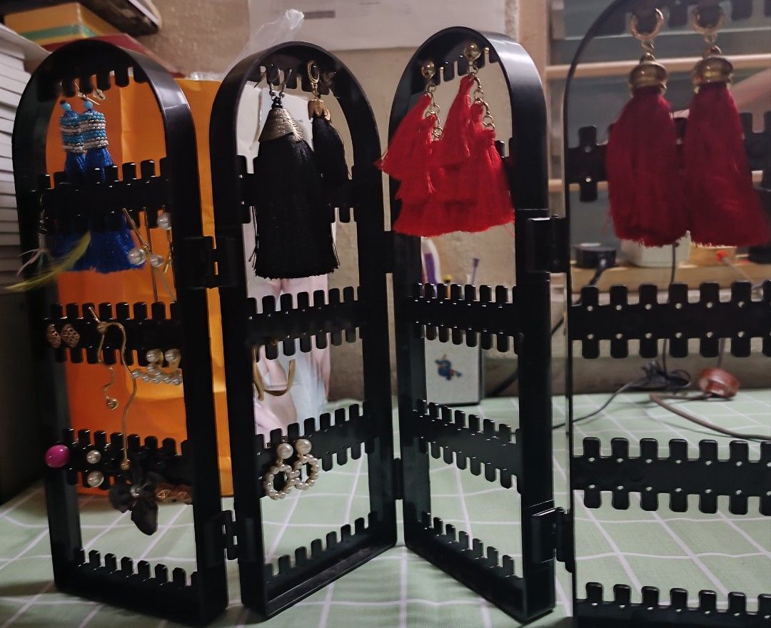 Folding Jewelry Display Rack, Women's Fashion, Jewelry & Organisers ...