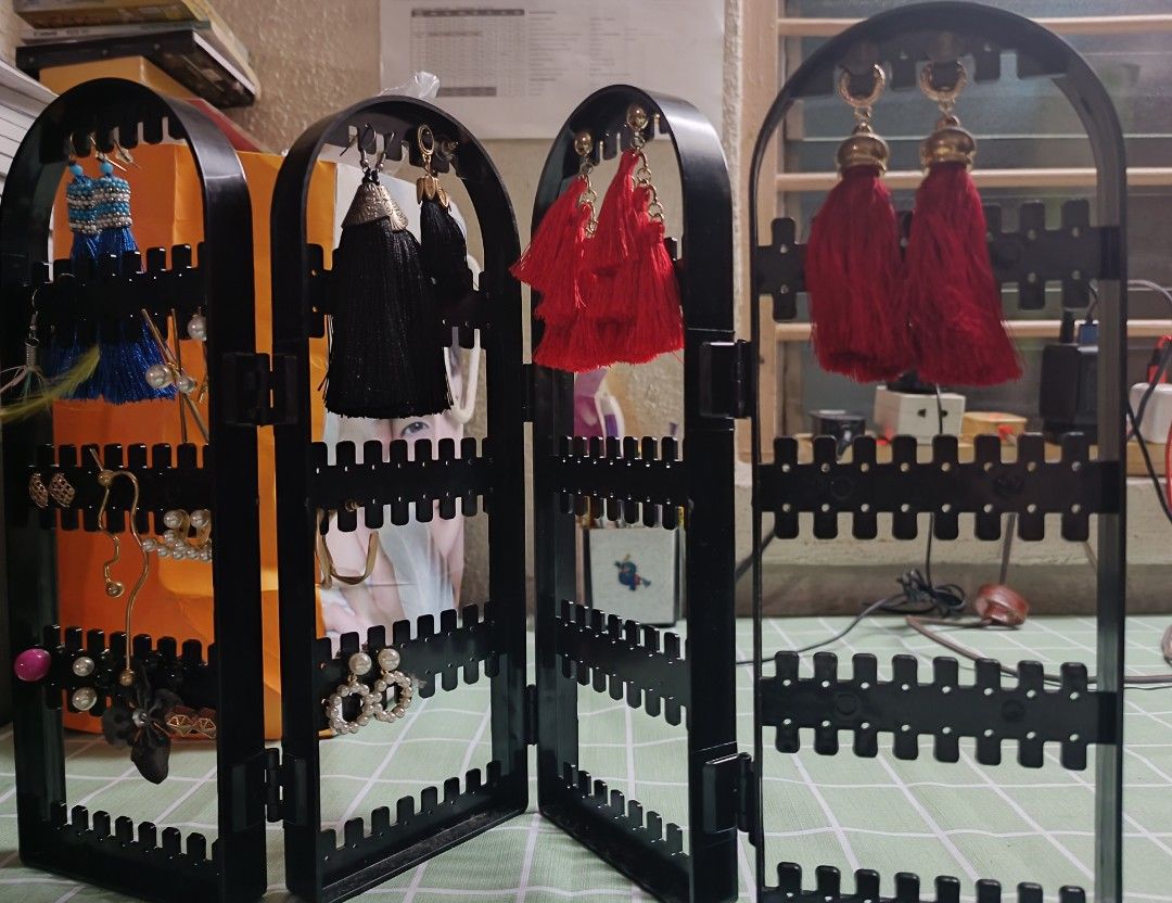 Folding Jewelry Display Rack, Women's Fashion, Jewelry & Organisers ...
