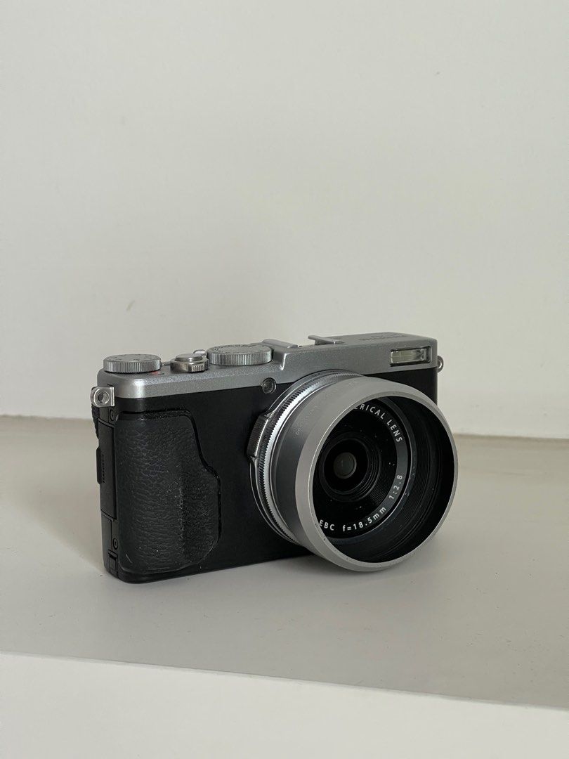 Fujifilm X70 (Silver), Photography, Cameras on Carousell