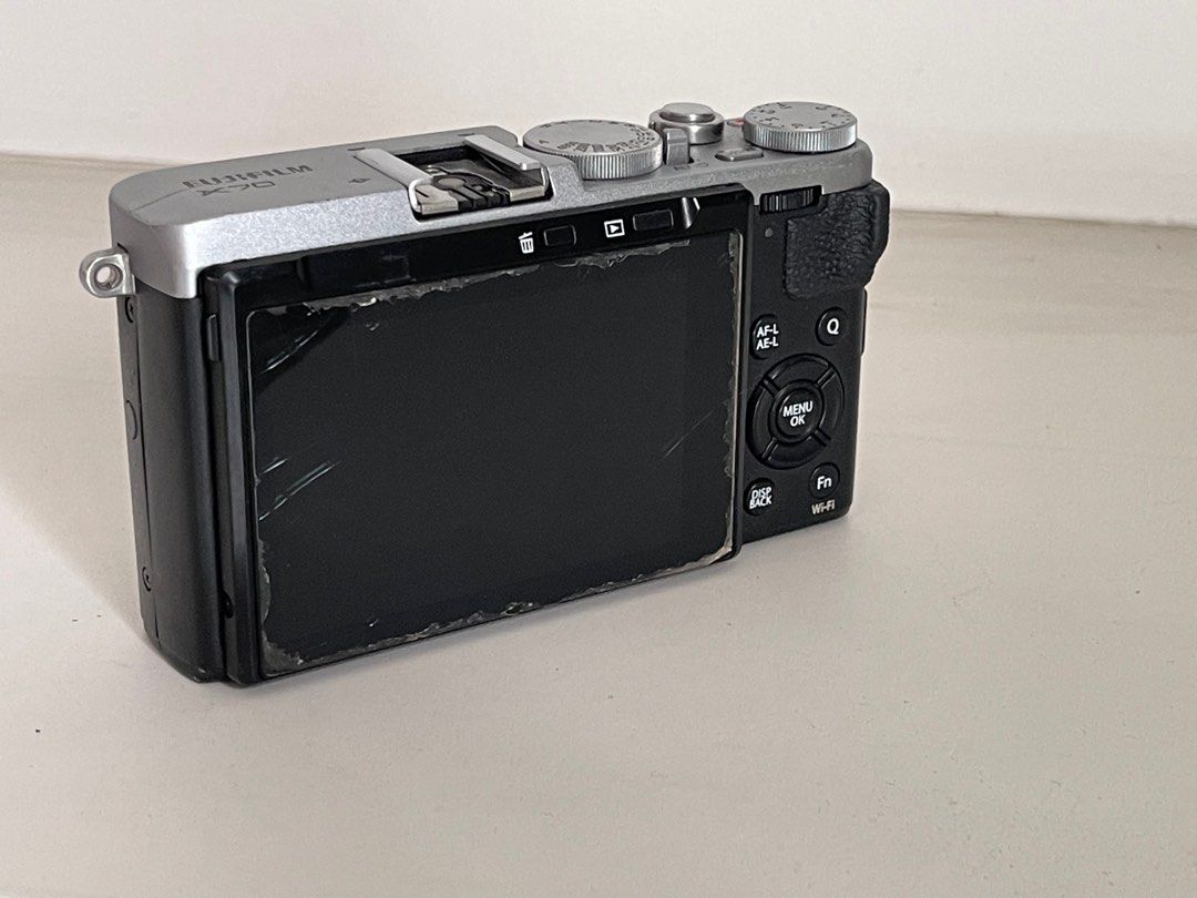 Fujifilm X70 (Silver), Photography, Cameras on Carousell