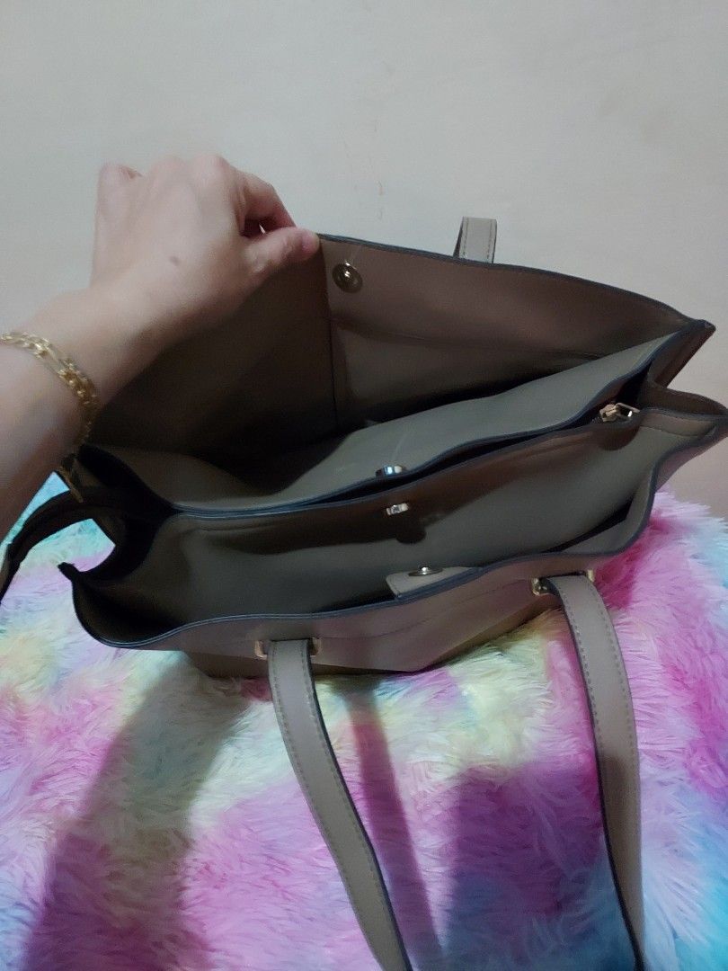 Indivi 3-Compartment Tote Bag on Carousell