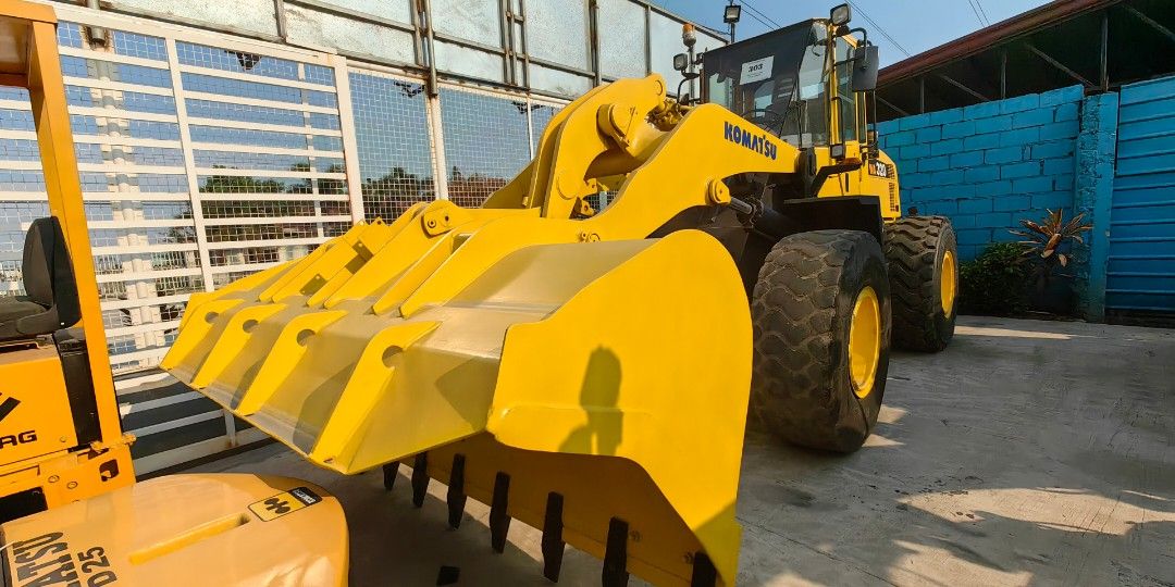 KOMATSU PAY LOADER WA320-5 2006 YEAR MODEL 3.5 CUBIC on Carousell