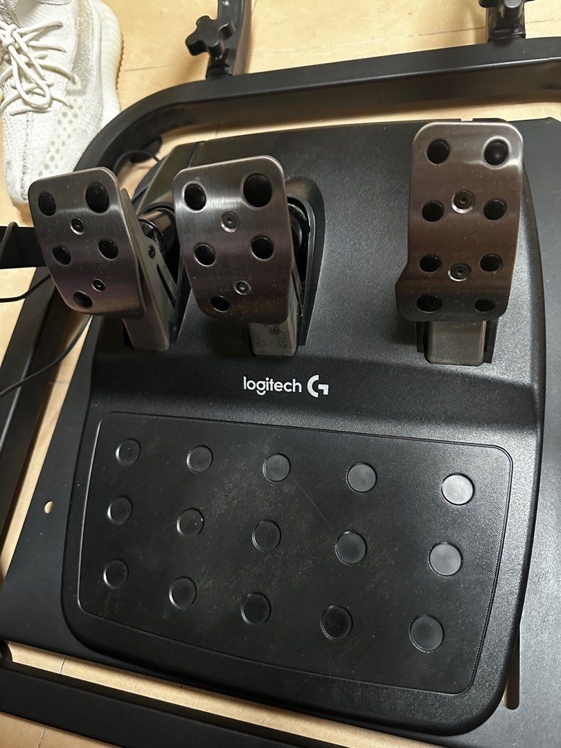 Logitech G29 with frame and racing seat, 電子遊戲, 遊戲機配件, 手掣 - Carousell