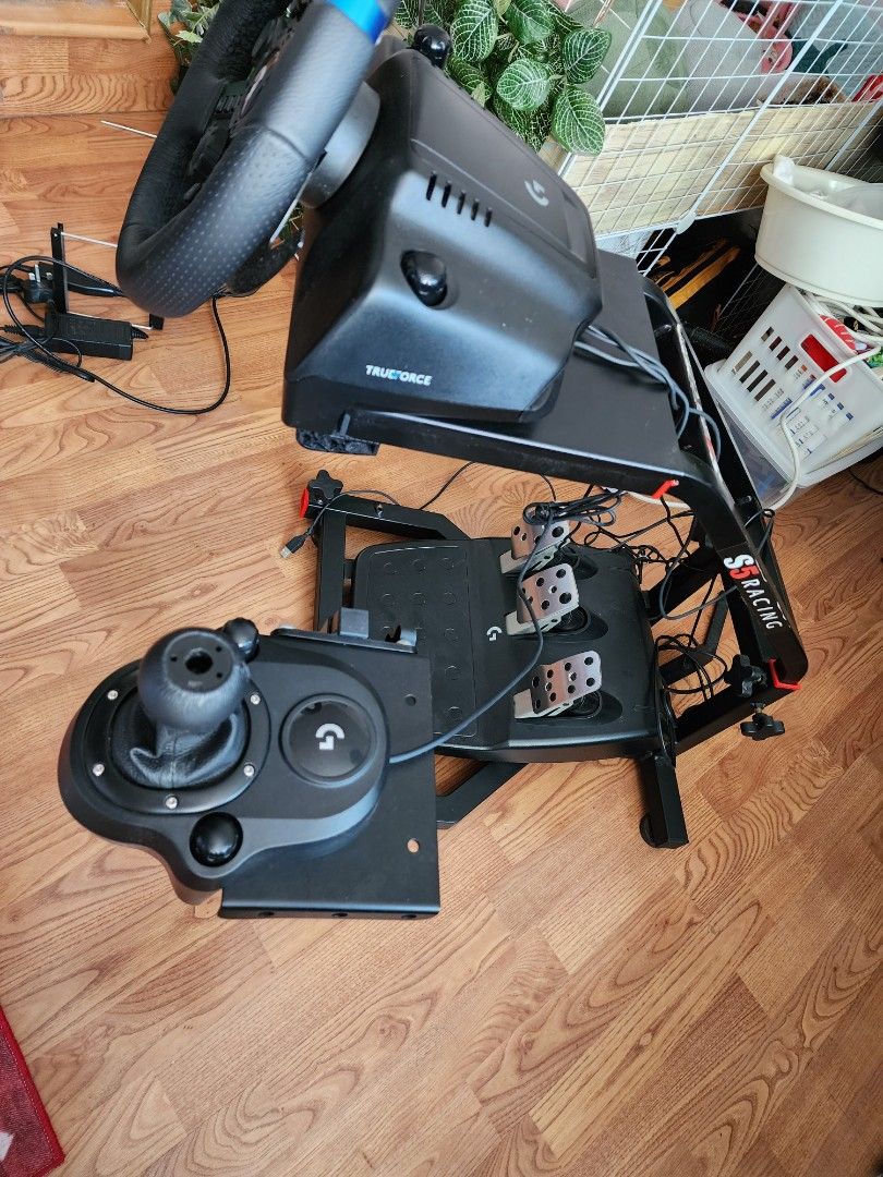 Logitech G923 with shifter and racing simulator wheel stand, Video ...