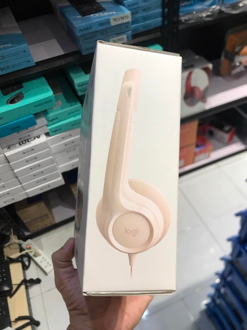 Logitech H390 USB Headset Rose, Audio, Headphones & Headsets on Carousell
