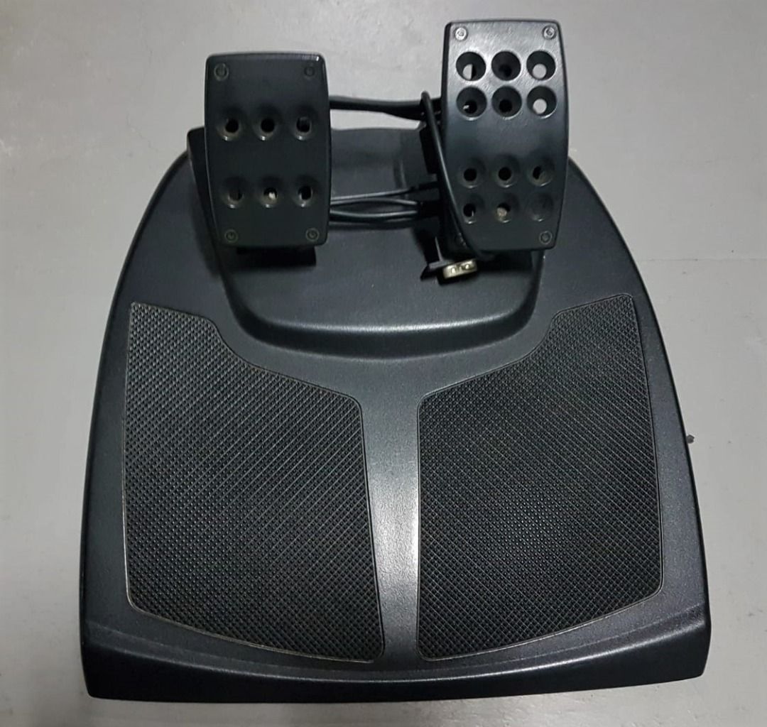 Logitech MOMO Racing Force Feedback Wheel, Automotive, Racing, PC ...