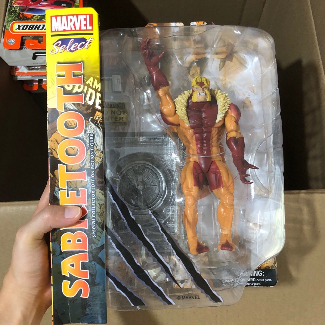 MARVEL SELECT SABERTOOTH on Carousell