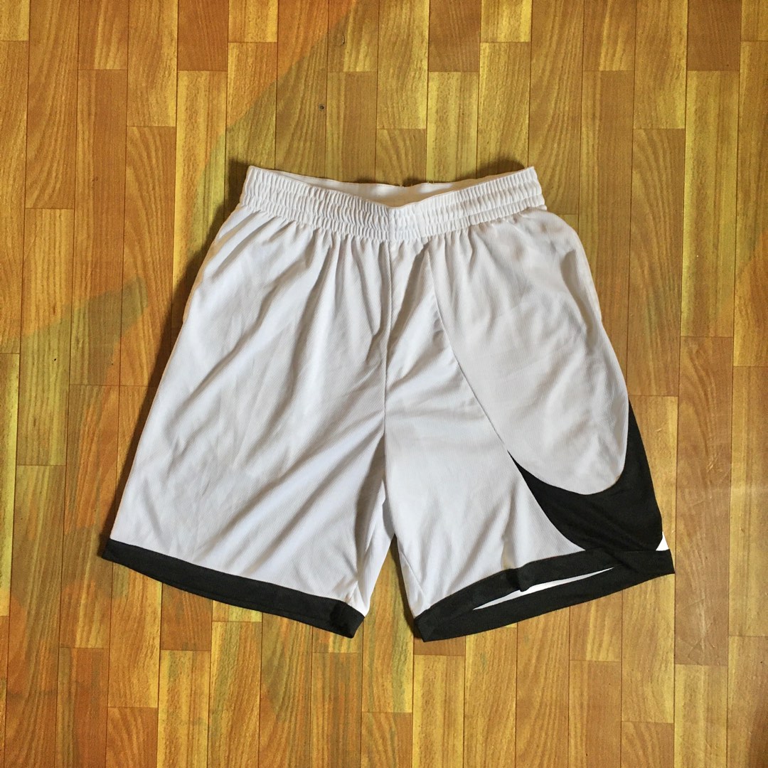 Nike big swoosh, Men's Fashion, Activewear on Carousell