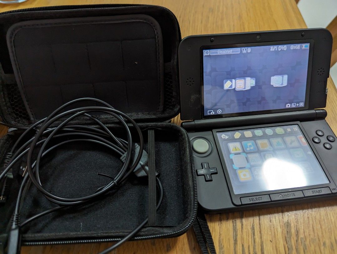 Nintendo 3DS XL console black working well with case, Video Gaming ...