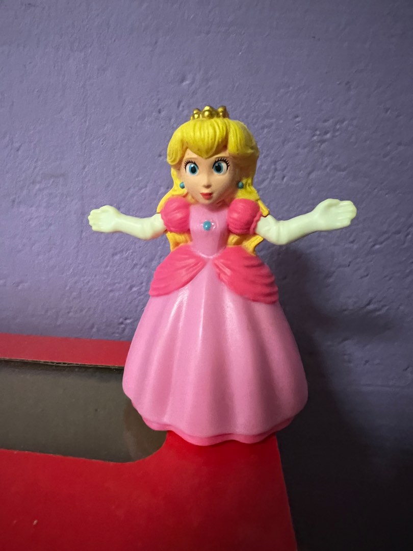Princess Peach figurine - MCD series, Hobbies & Toys, Toys & Games on ...