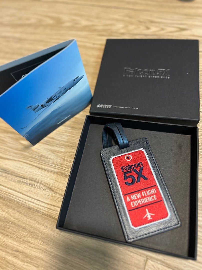 Private Jet Falcon 5X luggage tag, 興趣及遊戲, 旅行, 旅遊 - 旅行必需品及用品 - Carousell