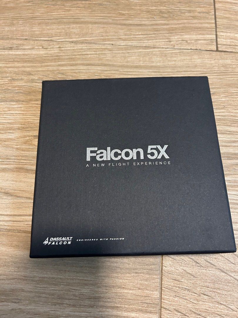 Private Jet Falcon 5X luggage tag, 興趣及遊戲, 旅行, 旅遊 - 旅行必需品及用品 - Carousell