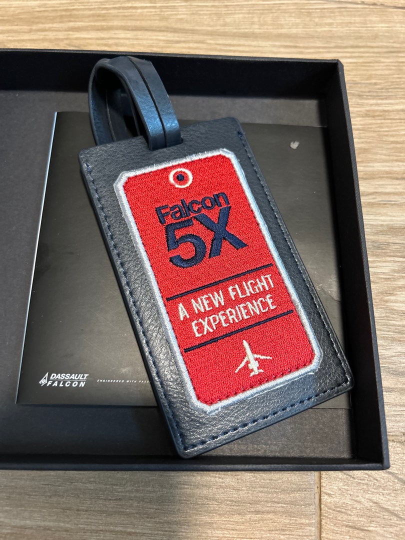 Private Jet Falcon 5X luggage tag, 興趣及遊戲, 旅行, 旅遊 - 旅行必需品及用品 - Carousell