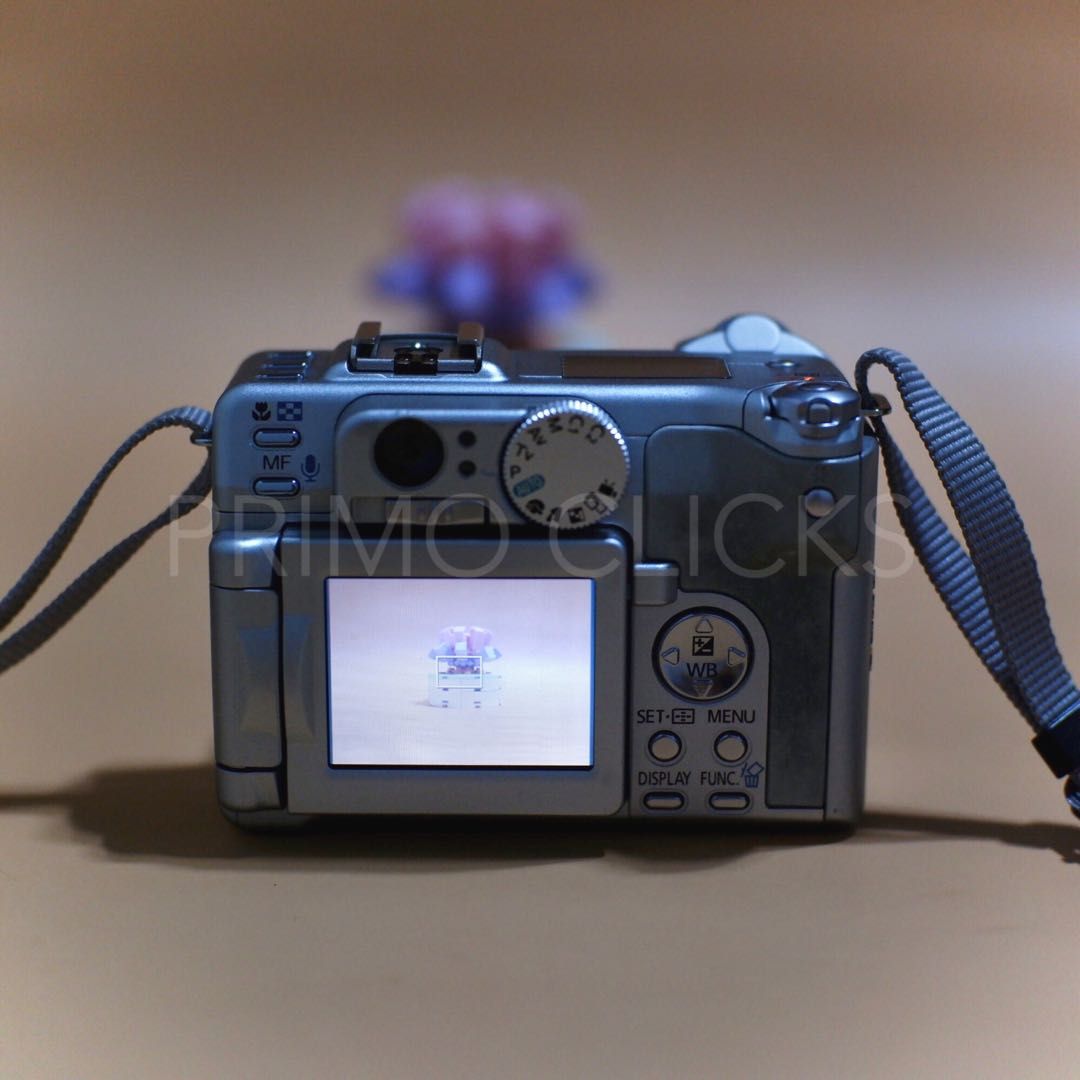 *RARE* Canon Powershot G6 Flip Screen Digital Camera on Carousell