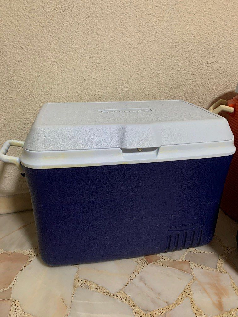 Rubbermaid cooler box ice box, Sports Equipment, Fishing on Carousell