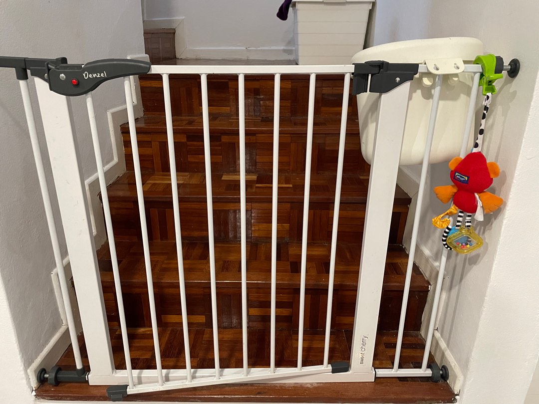 Safety Gate Sweet Cherry, Babies & Kids, Baby Nursery & Kids Furniture ...