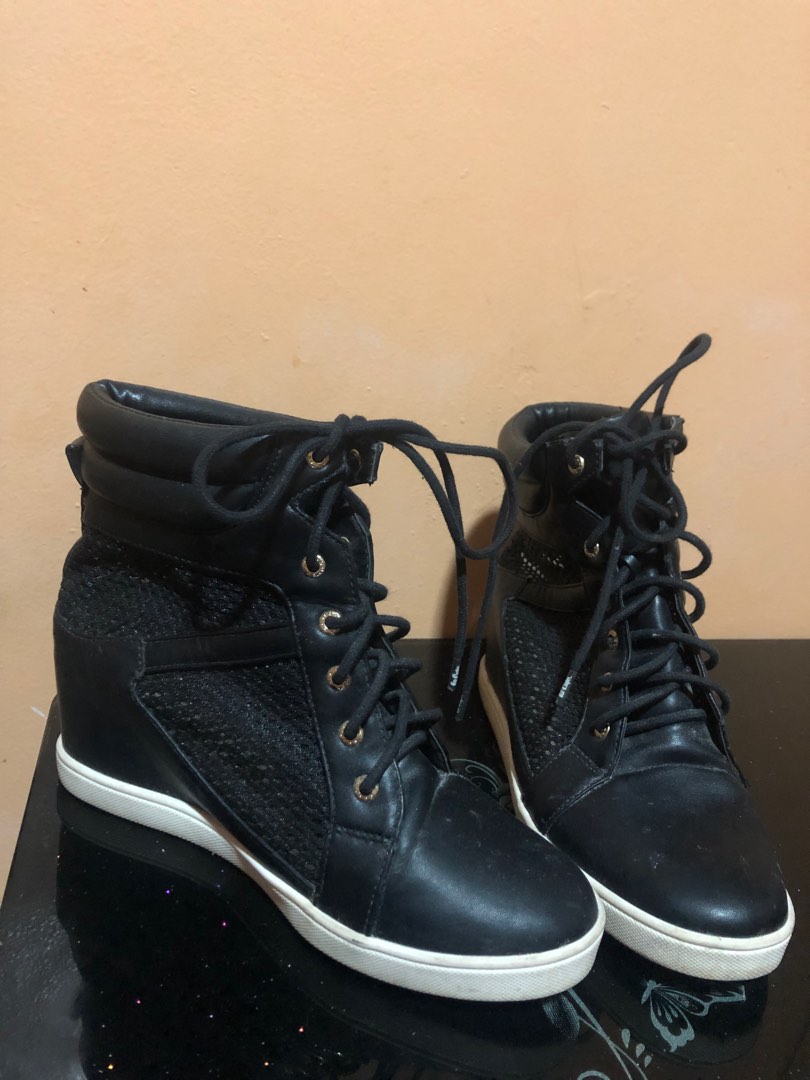 Shoes na semi Boots (Negotiable), Women's Fashion, Footwear, Boots on ...