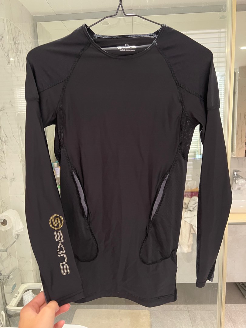 Skins compression exercise top mens, Men's Fashion, Activewear on Carousell