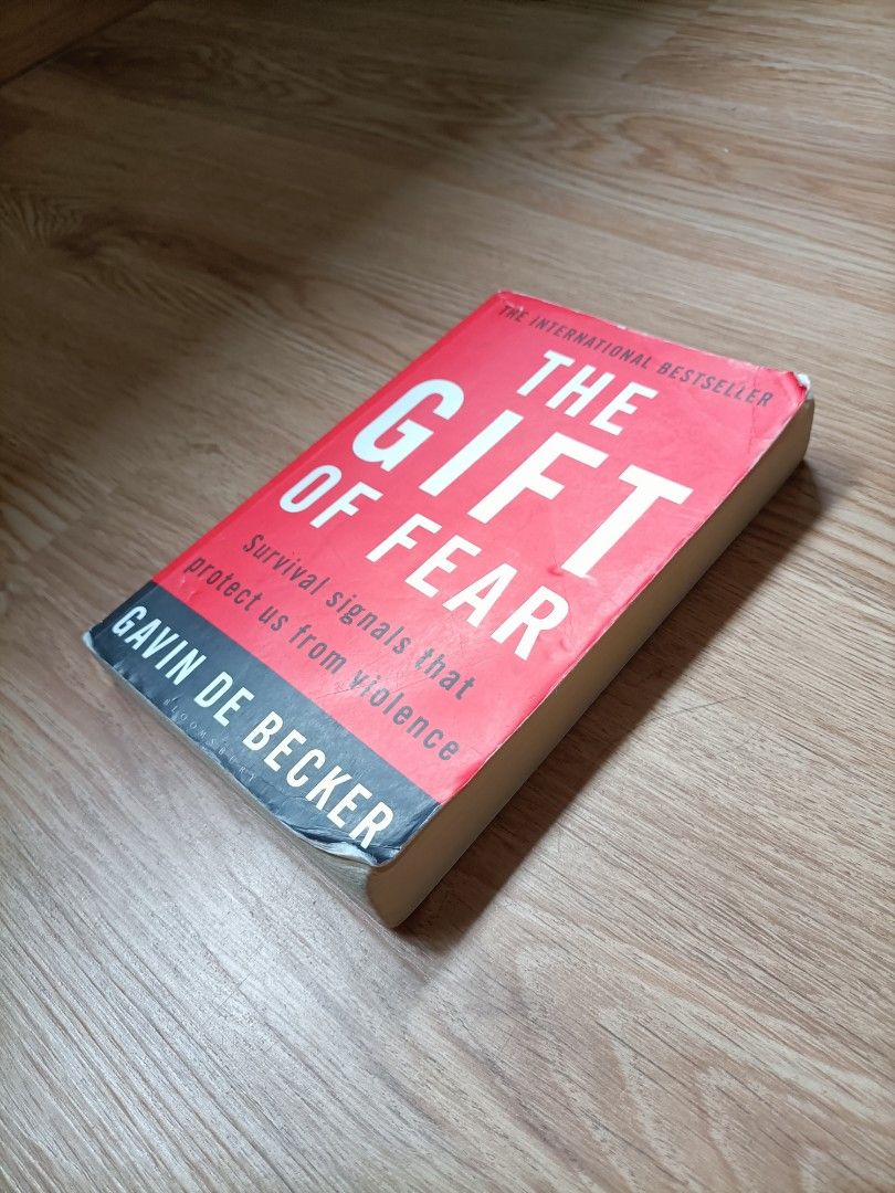 The Gift of Fear by Gavin De Becker, Hobbies & Toys, Books & Magazines ...