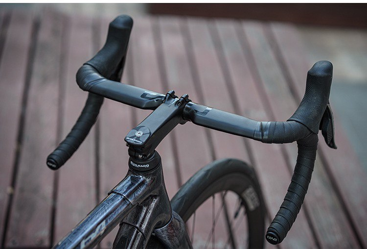 The One Aero carbon handle bar 380mm, Sports Equipment, Bicycles ...