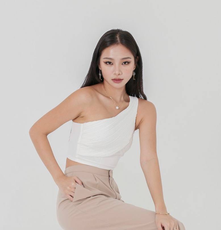 Topazette Avis Pleated Toga Top in white, Women's Fashion, Tops ...