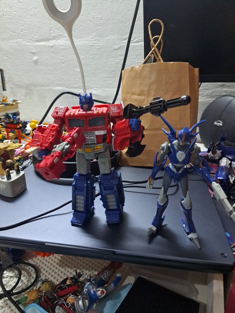 Transformer wfc siega voyager class optimus prime, Hobbies & Toys, Toys ...